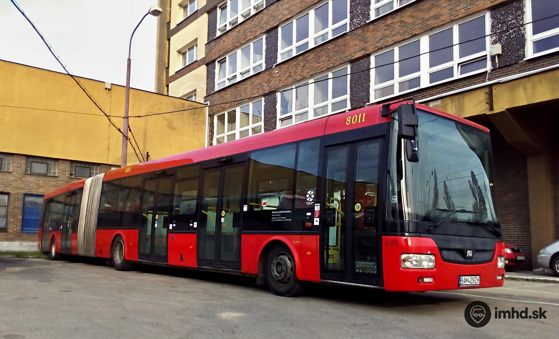 Vozidlá autoškoly doplnil kĺbový autobus SOR • imhd.sk Bratislava