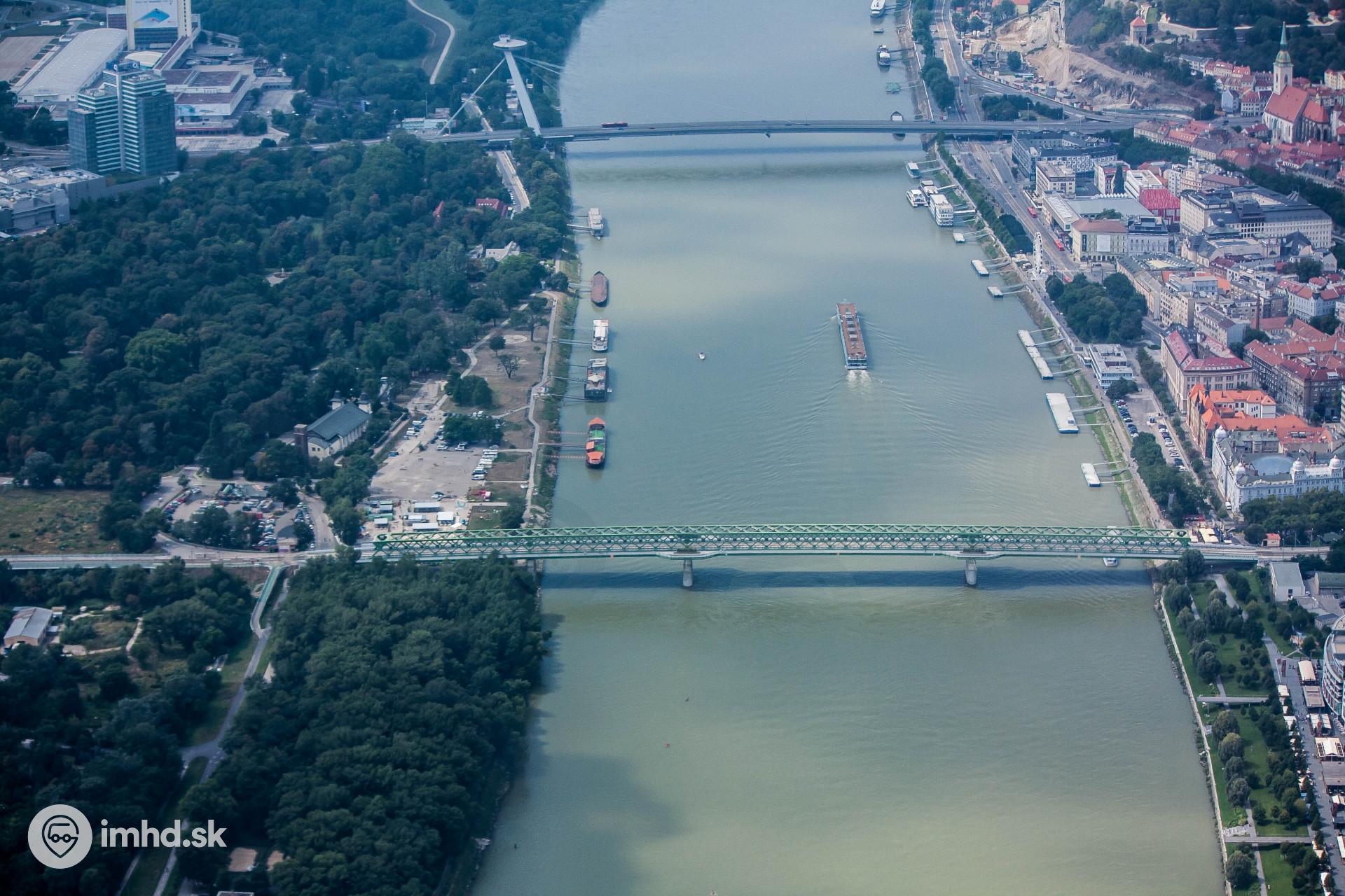 V súčasnosti najstarší bratislavský most cez Dunaj, ktorý sa do roku 2012 volal Nový most, a ...