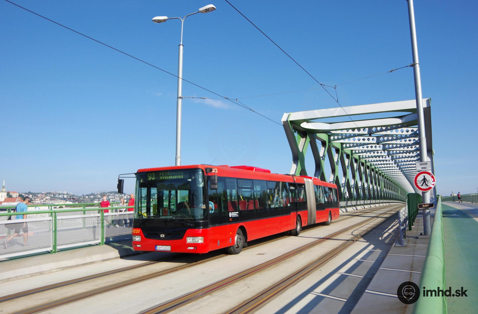 Po piatich rokoch od otvorenia zrekonštruovaného Starého mosta po ňom opäť v prípade potreby ...