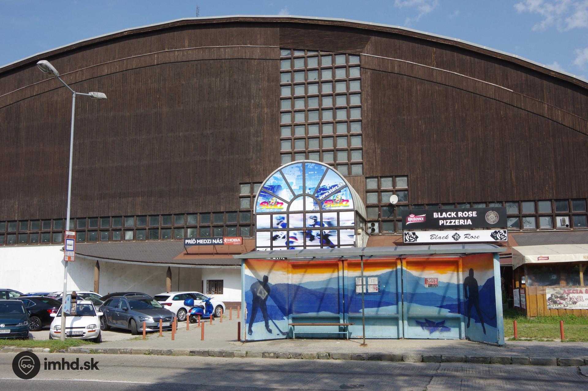 Hokejový prístrešok zastávky Lipského pred Zimným štadiónom v Dúbravke • imhd.sk Bratislava