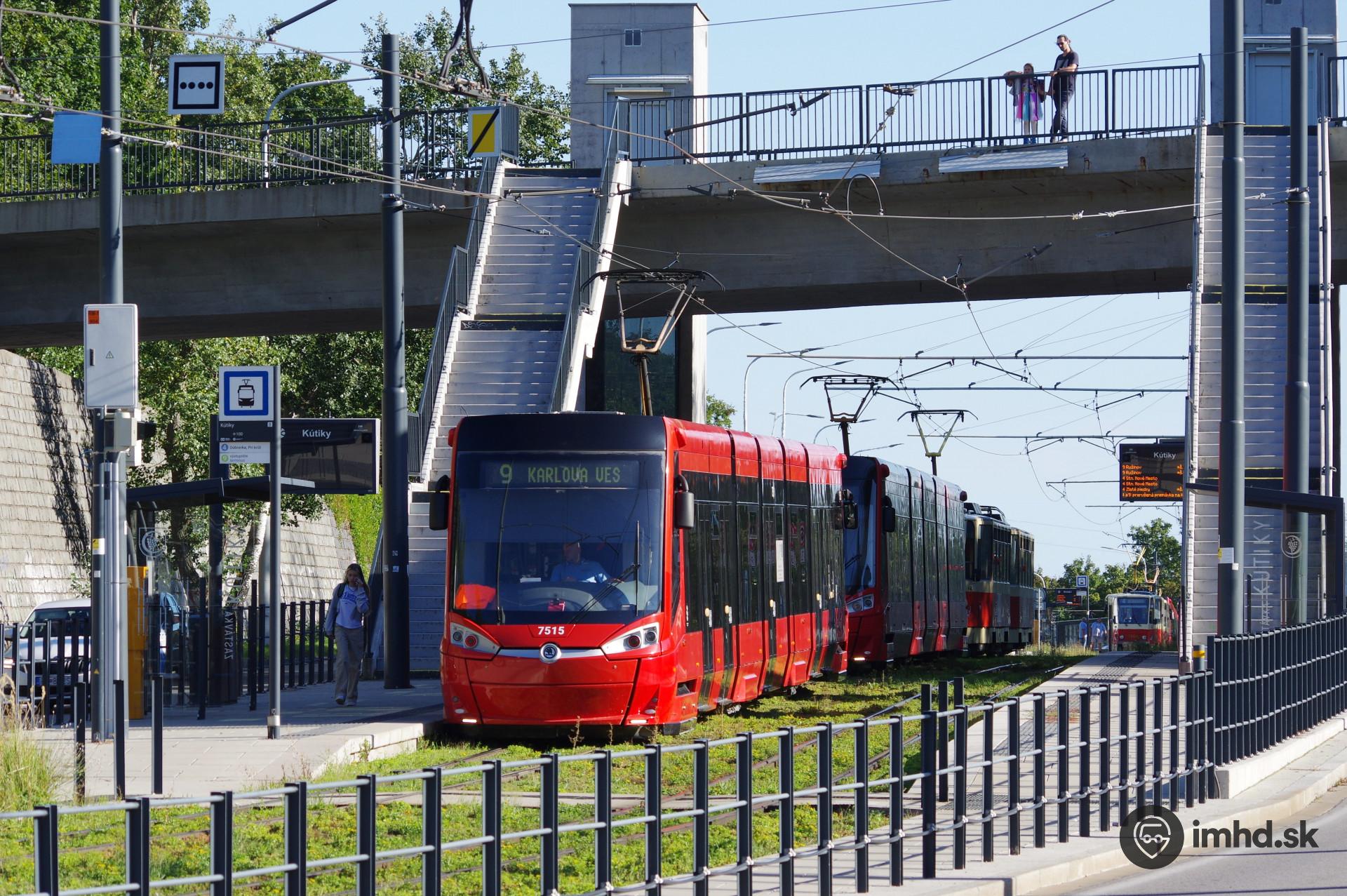 Kolóna električiek čaká na vjazd do obratiska pri Metrologickom ústave • imhd.sk Bratislava