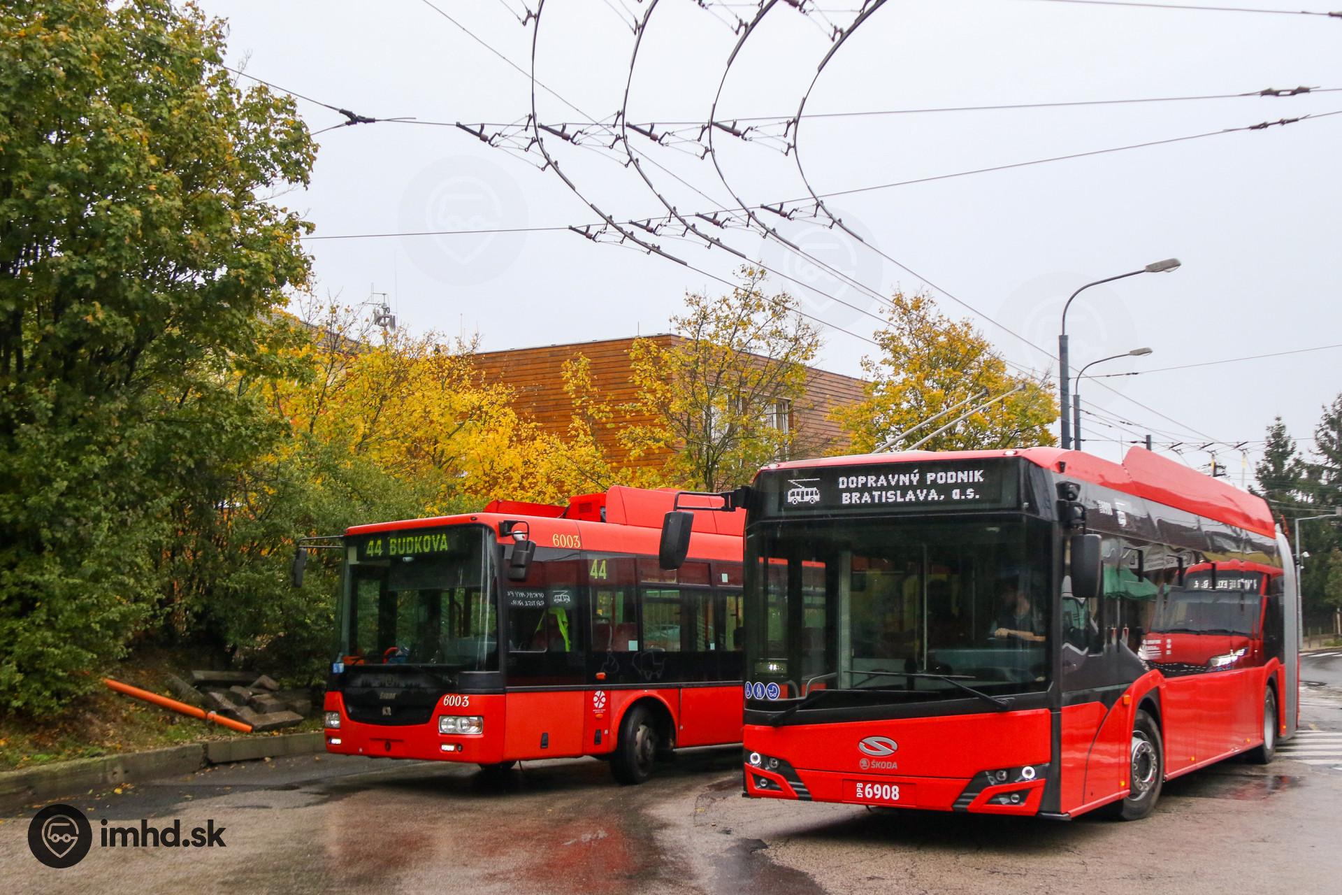 #6908 kľučkuje pomedzi vozidlá čerpajúce prestávku • imhd.sk Bratislava