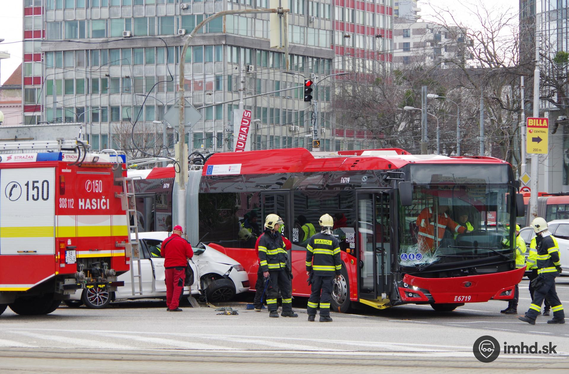 Dopravná nehoda #7919 s autom • imhd.sk Bratislava