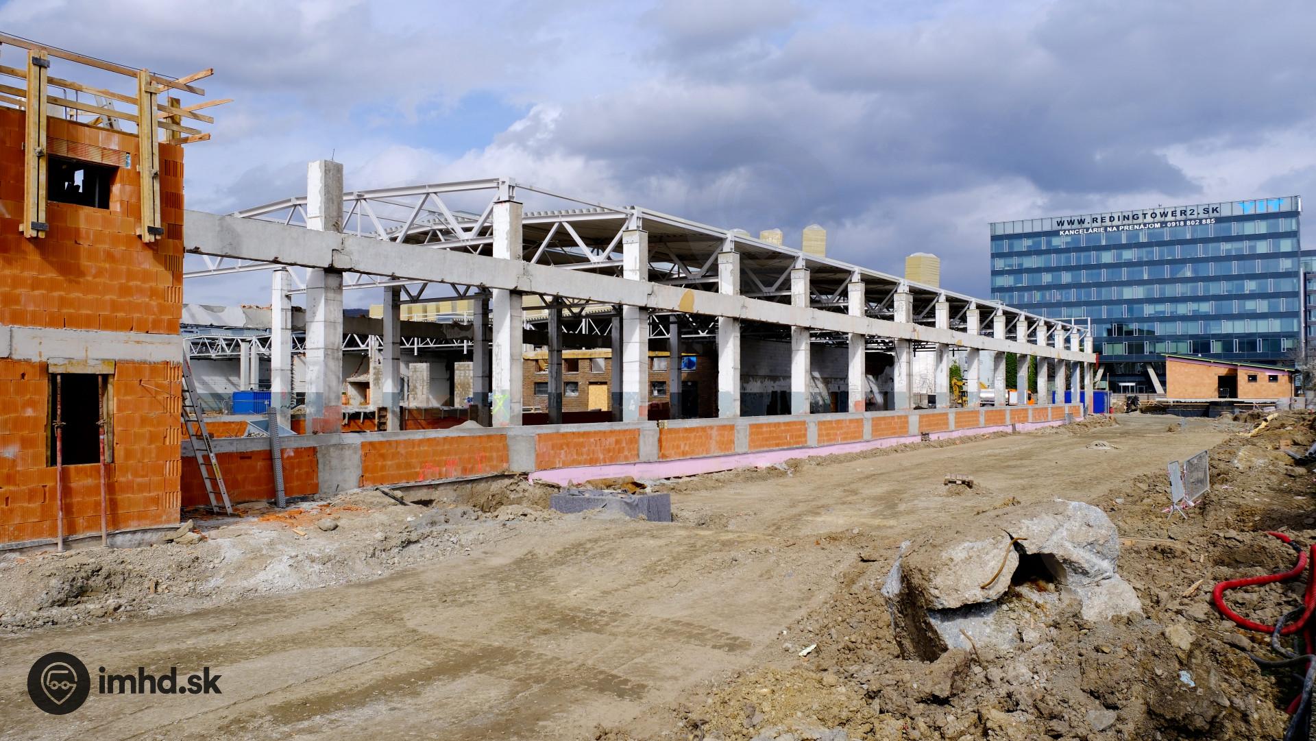Rekonštrukcia haly vozovne Krasňany a v pozadí výstavba novej meniarne • imhd.sk Bratislava