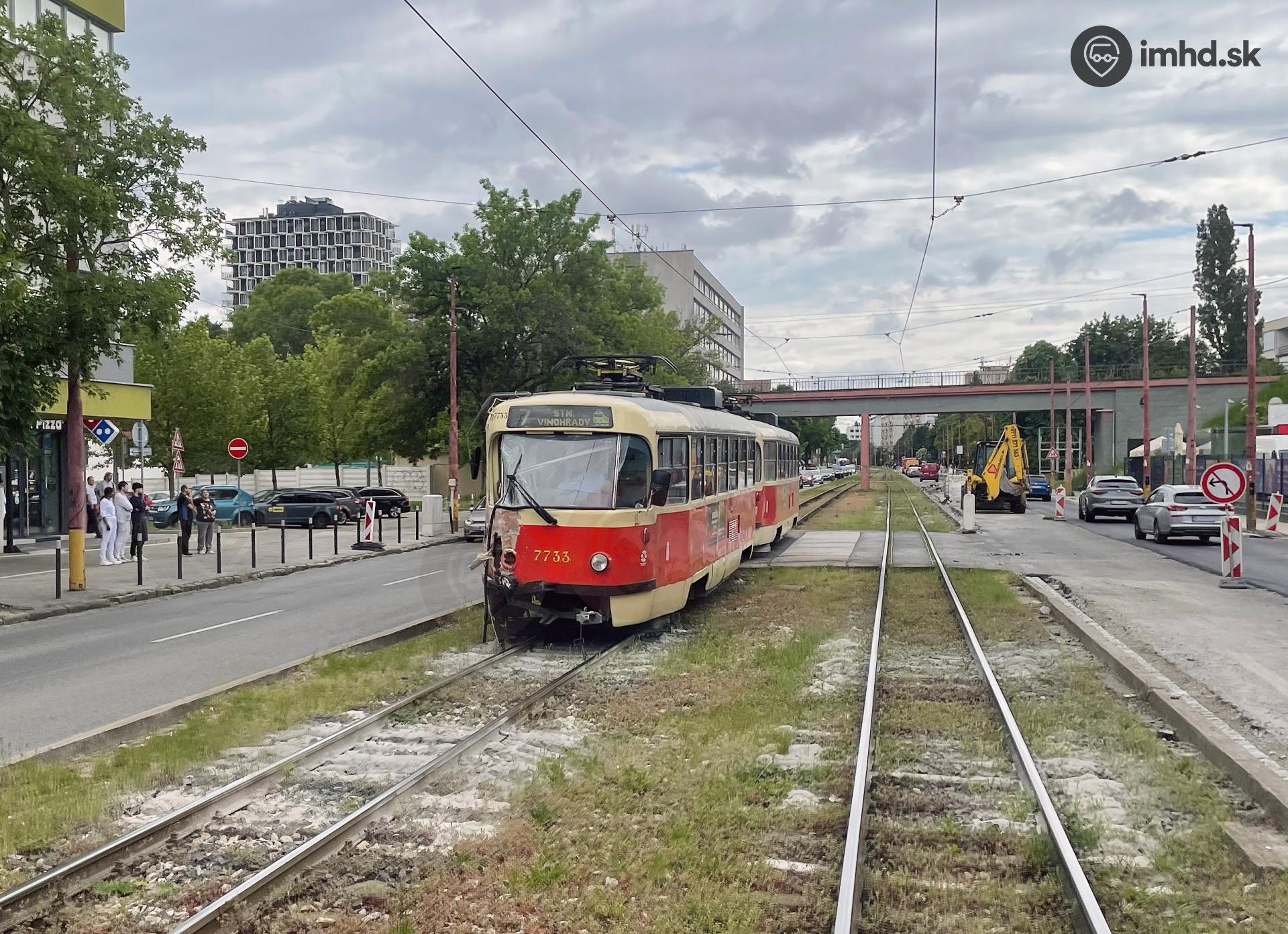 #7733 krátko po nehode s nákladným vozidlom • imhd.sk Bratislava