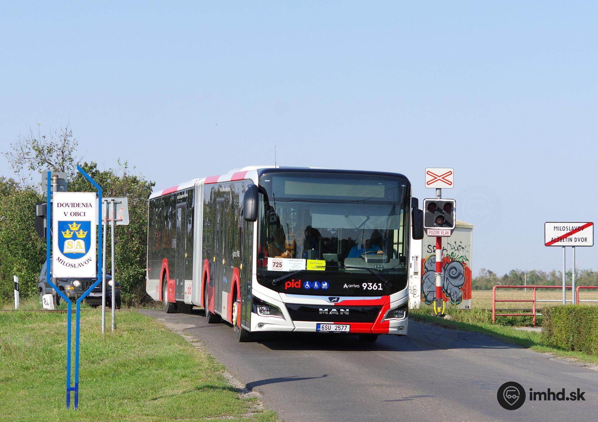 Zapožičaný kĺbový MAN Lion's City 18C pristavuje k nástupišťu 10 • imhd ...