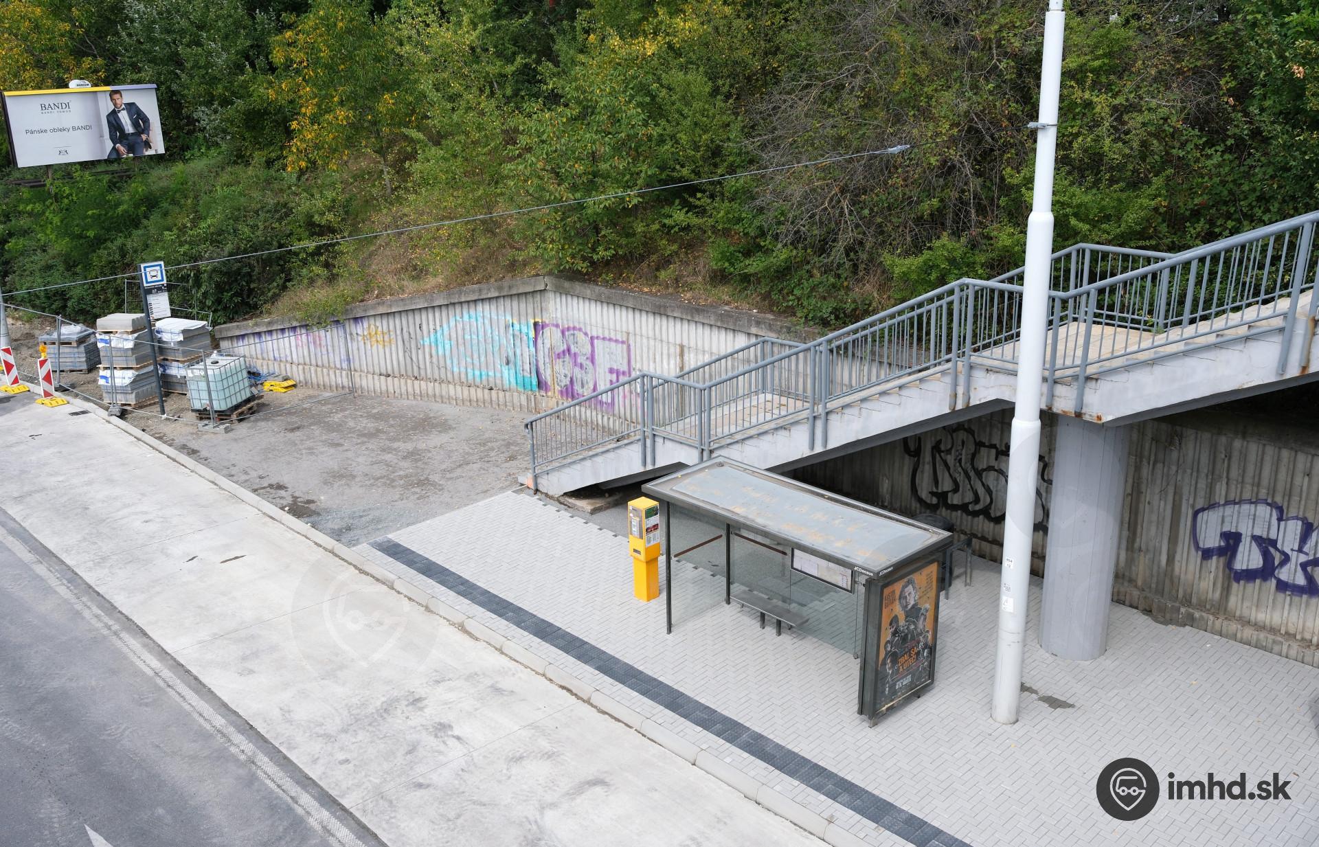 Zastávka Na pántoch, stred • imhd.sk Bratislava