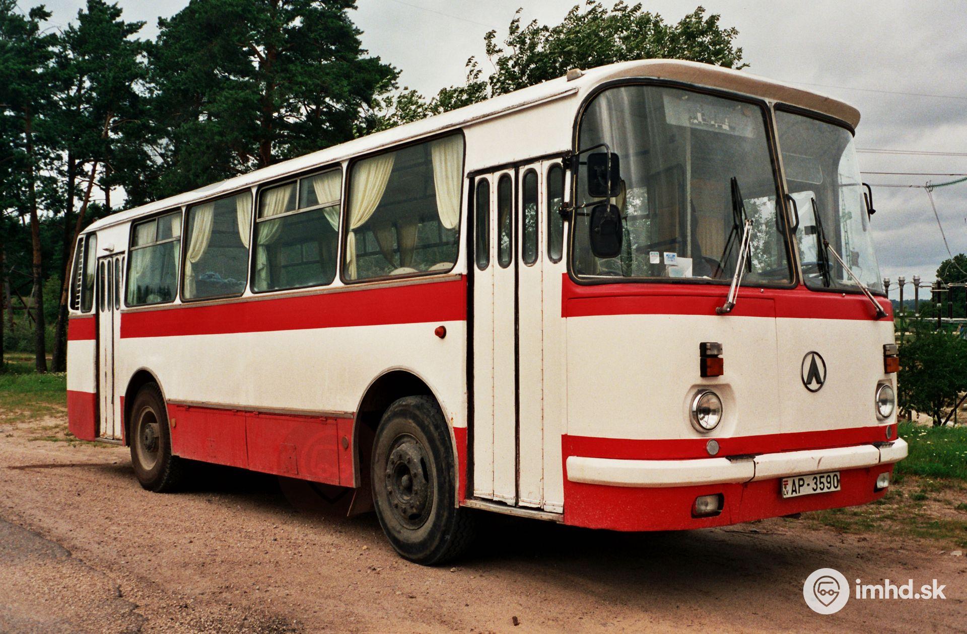 Typický prímestský autobus LAZ 695N v Dole pri Rīge • imhd.sk Banská Bystrica