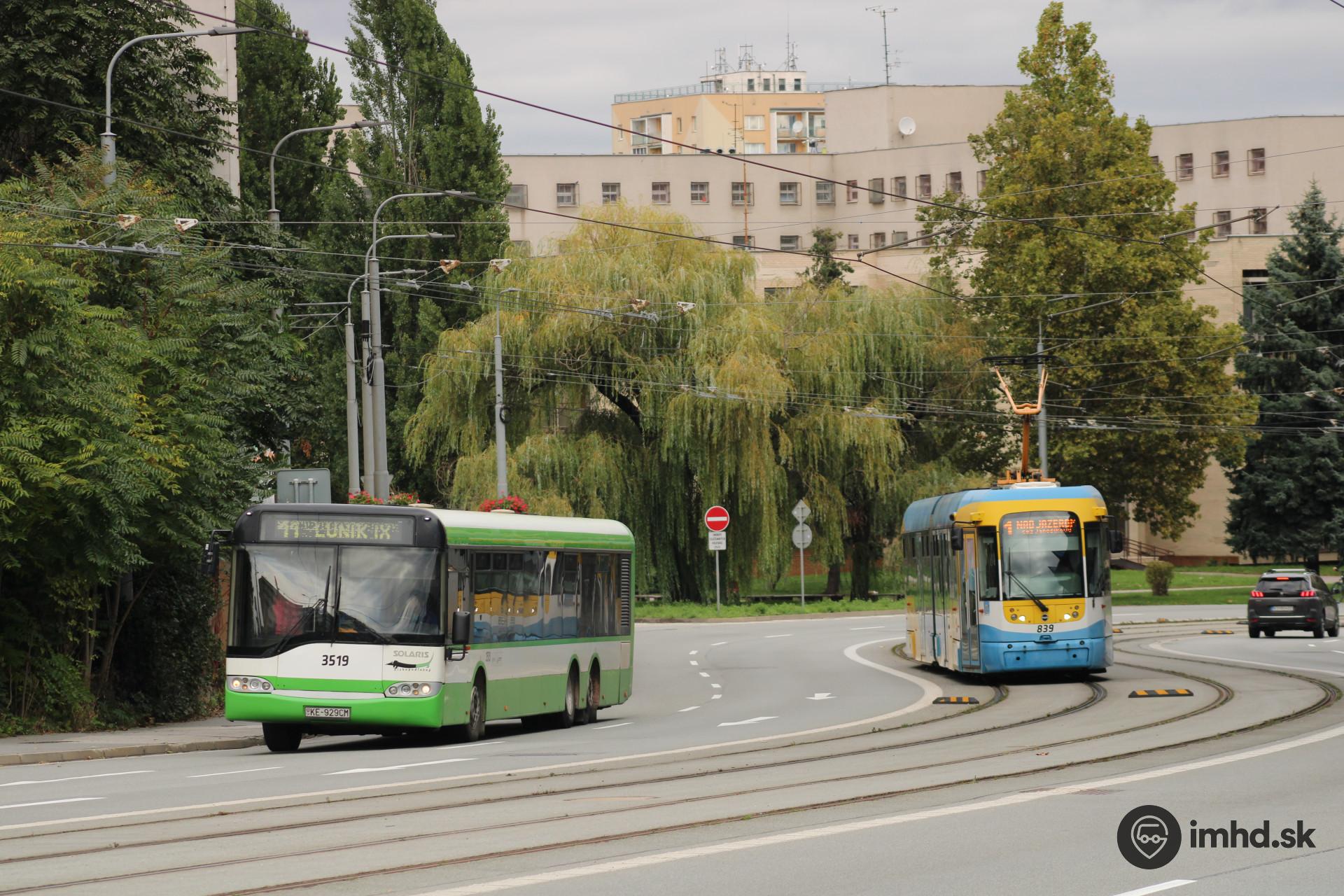 #811, 826, route 6, Tr. Slovenského národného povstania, zastávka ...