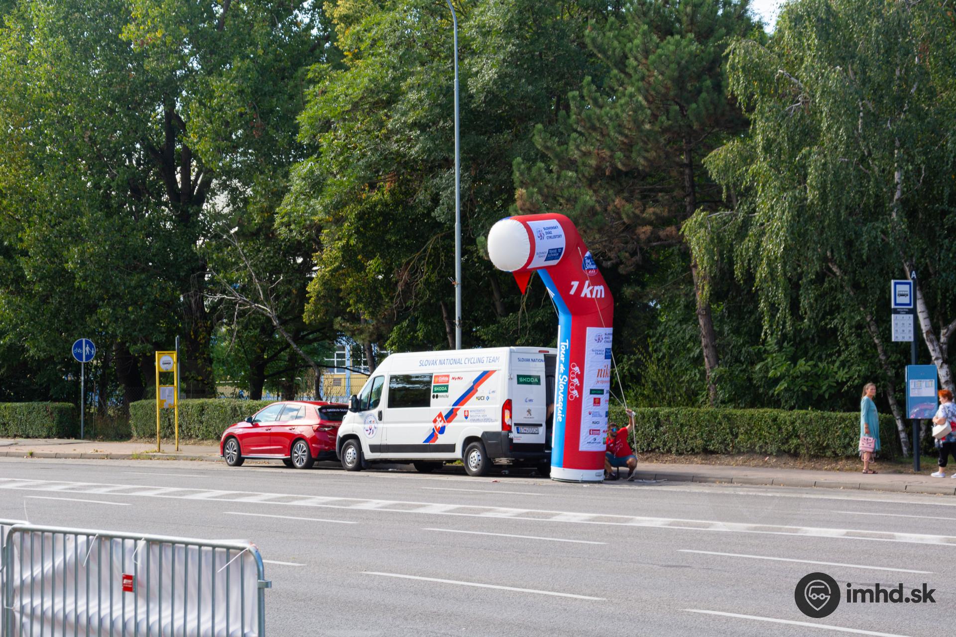 Zastávka Andreja Hlinku, Centro sa nachádzala kilometer pred cieľovou čiarou štvrtej etapy ...