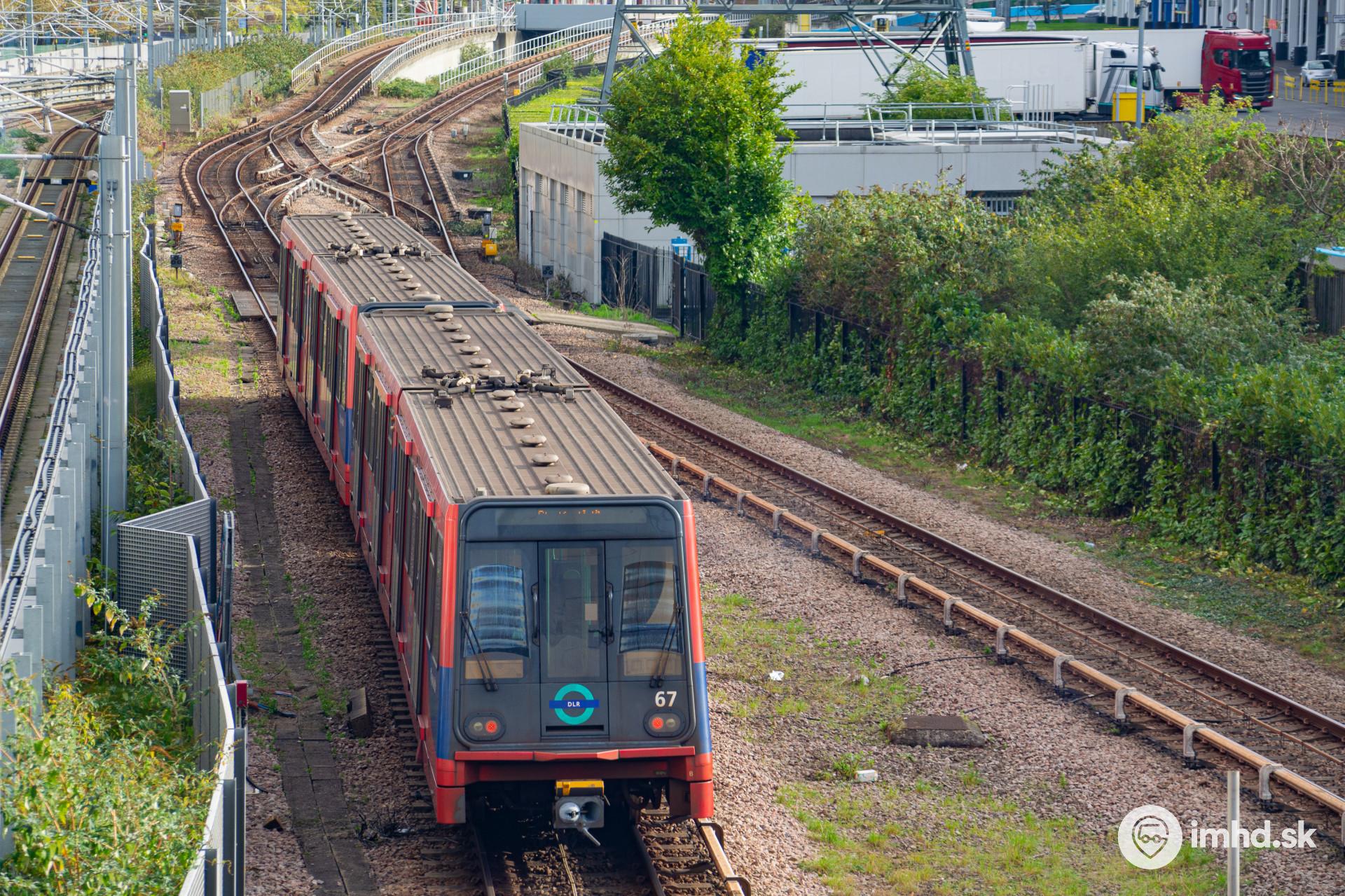 Vstup do podzemnej stanice Elizabeth Line • imhd.sk Prešov