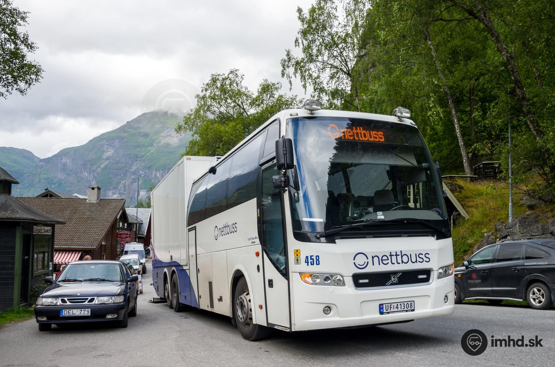 Odparkovaná flotila autobusov spoločnosti StB (Steiermarkbahn und Bus ...